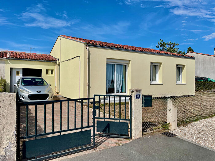 Maison 3 pièces à Saint-Savinien, à vendre