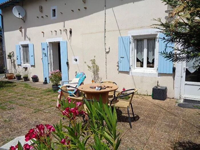 Maison à vendre - Chef-Boutonne - 5 pièces - 3 chambres