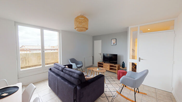 Appartement à louer - Cergy, Axe Majeur, Horloge - 5 pièces - 1 chambre