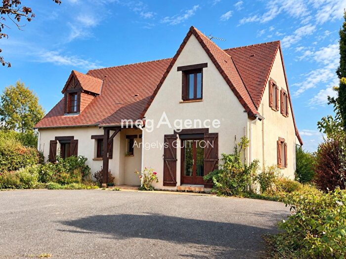 Beaumont-sur-Sarthe : Maison 5 pièces à vendre