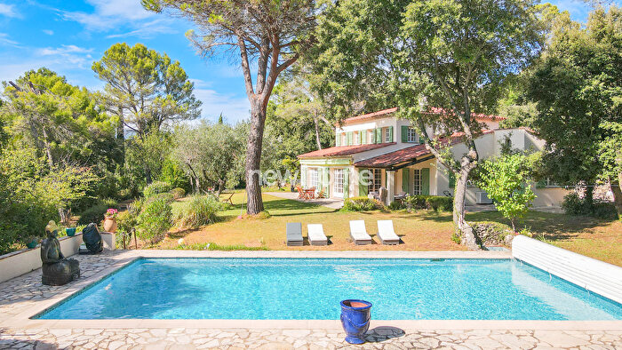 Maison à vendre - Montauroux - 6 pièces - 5 chambres