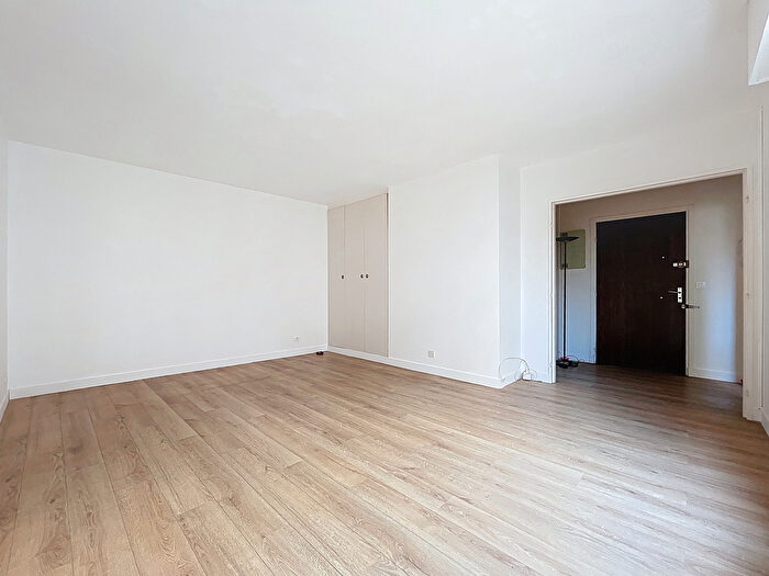 Appartement à vendre - Saint-Cloud, Centre-ville - 2 pièces - 1 chambre