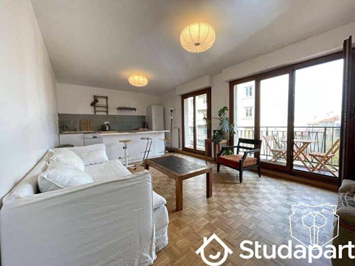 Appartement à louer - Vauban, Marseille ème - 1 pièce - 1 chambre