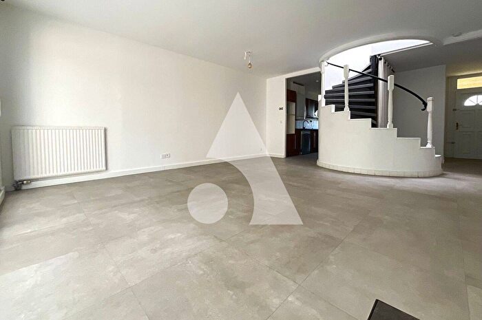 Maison à louer - Trois-Parts Nord Est, Bondoufle - 6 pièces - 4 chambres