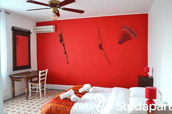 Appartement à louer - Argensol, Orange - 1 pièce - 5 chambres