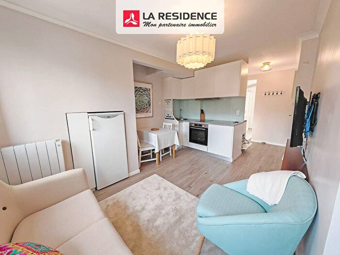 Appartement à louer - Henriville, Le Mesnil-Saint-Denis - 3 pièces - 2 chambres
