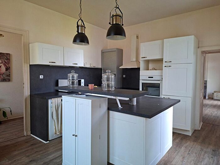 Maison à vendre - Saint-Estèphe - 5 pièces - 3 chambres