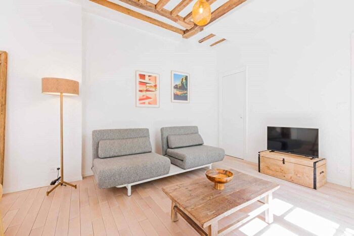 Appartement à louer - Sainte Avoie, Paris ème arrondissement - 2 pièces - 1 chambre