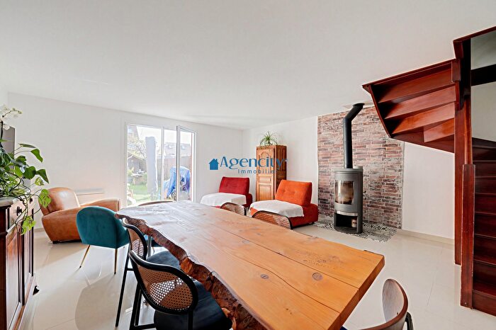 Maison à vendre - Noisy-le-Grand, Centre-ville - 6 pièces - 4 chambres