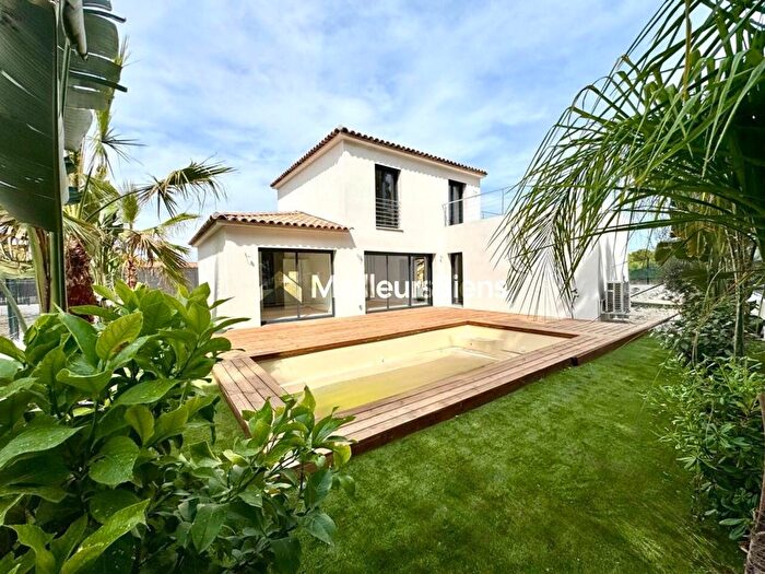 Maison à vendre - Roquebrune-sur-Argens, Les Fourques, Le Défens, Les Quatre Chemins - 4 pièces - 3 chambres