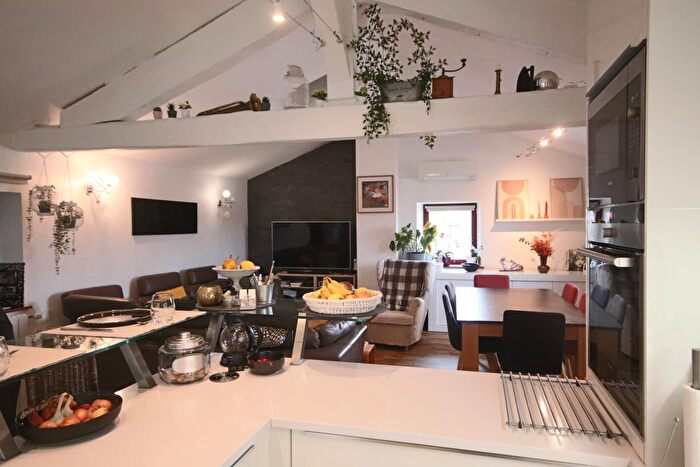 Maison à vendre - Riom, Centre-ville - 5 pièces - 4 chambres