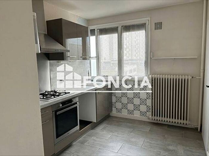 Appartement à louer - Teyssère, Saint-Martin-dHères - 4 pièces - 3 chambres