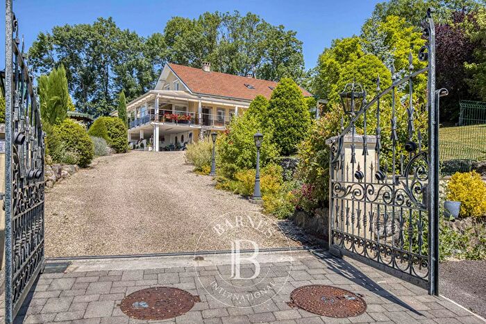Maison 8 pièces à Cranves-Sales, à vendre