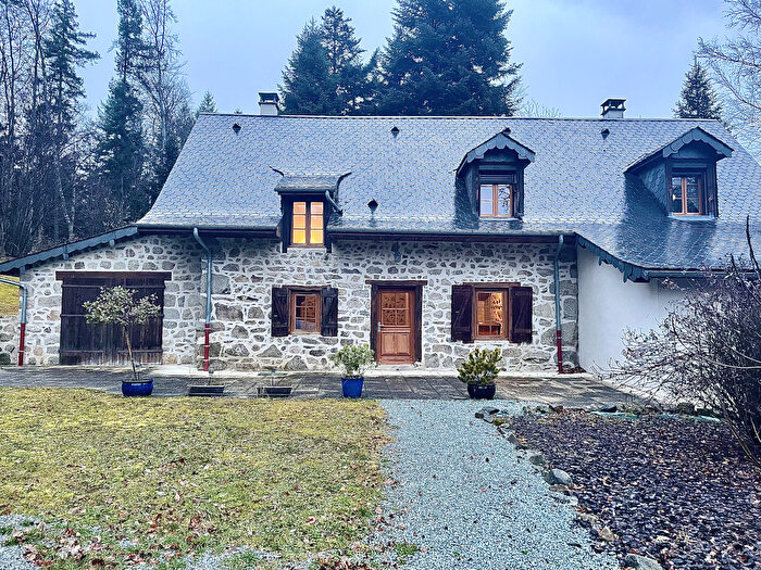 Maison à louer - Saint-Exupéry-les-Roches - 4 pièces - 2 chambres