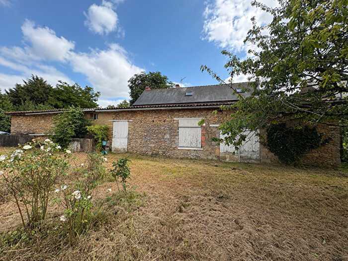 Champ-sur-Layon : Maison 4 pièces à vendre