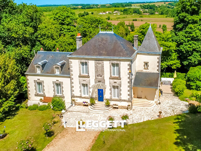 Maison à vendre - Ruffec - 10 pièces - 6 chambres