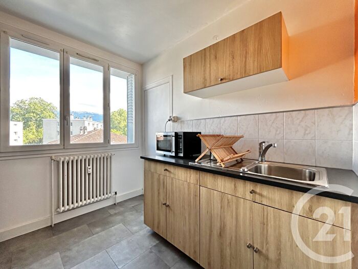 Appartement 4 pièces à louer à Saint-Martin-dHères, Bidal, Peri