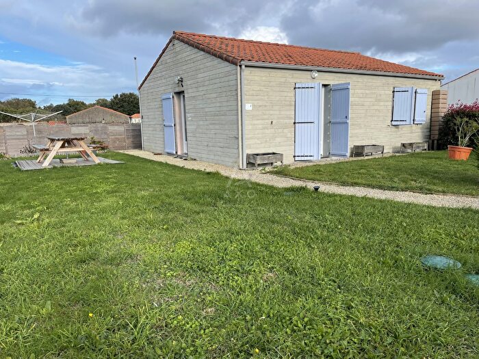 Saint-Hilaire-la-Forêt : Maison 3 pièces à vendre