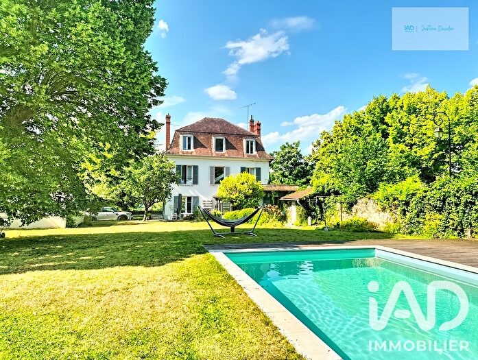Maison 9 pièces à vendre à Le Coudray-Montceaux