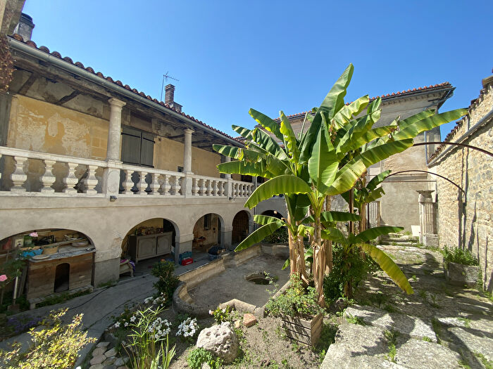 Maison 6 pièces à Roullet-Saint-Estèphe, à vendre