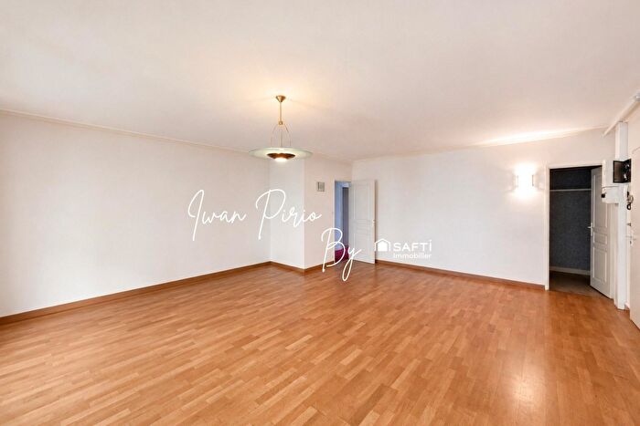 Quartiers Nord-Est, Jeanne d'Arc : Appartement 5 pièces à vendre