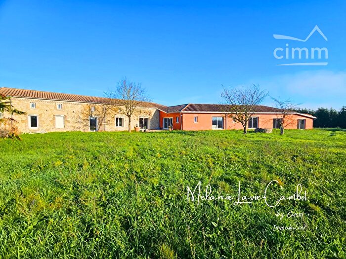 Maison à vendre - Saint-Christoly-de-Blaye - 12 pièces - 5 chambres