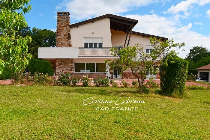 Charnay-lès-Mâcon : Maison 8 pièces à vendre