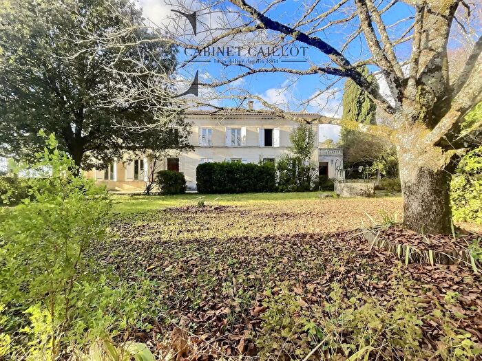 Maison à vendre - Berneuil - 11 pièces - 5 chambres