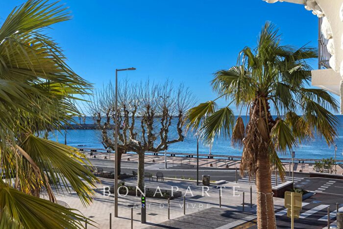 Appartement à vendre - Saint-Raphaël, Centre-ville - 3 pièces - 2 chambres