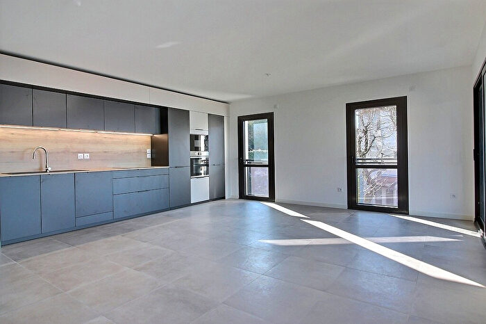 Appartement à vendre - Évian-les-Bains - 4 pièces - 3 chambres