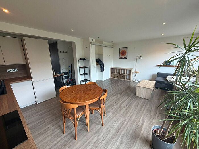 Appartement 3 pièces à louer à Plateau-Grèves-Europe-Gare du Stade-Fossés Jean, Colombes