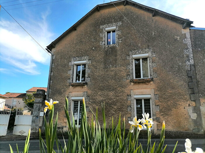 Maison à vendre - Saint-Georges-lès-Baillargeaux - 7 pièces - 4 chambres