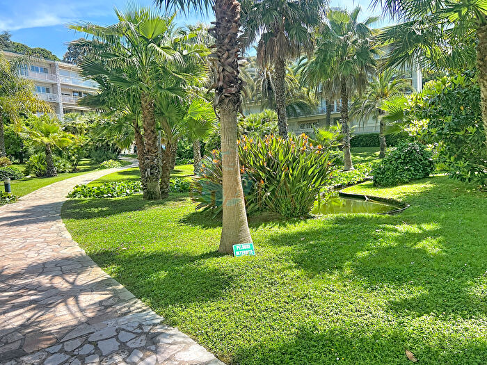 Appartement 1 pièce à vendre à Cannes, Californie Pezou