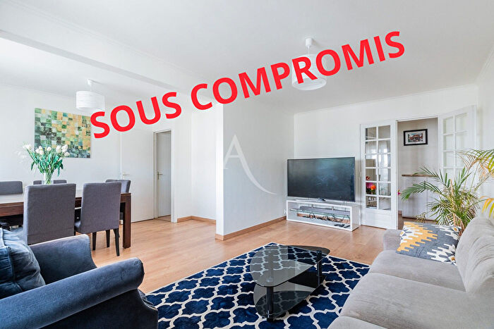 Les Ulis, Nord, Centre-Est : Appartement 4 pièces à vendre