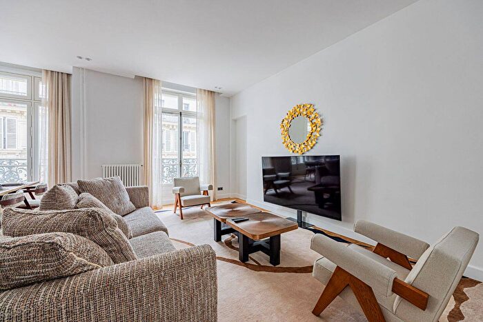 Appartement à louer - Parc Monceau, Paris ème arrondissement - 3 pièces - 2 chambres