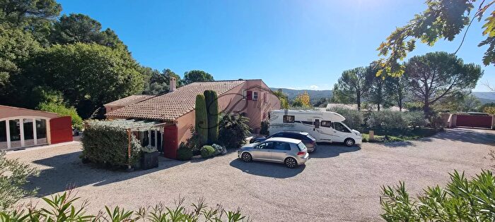 Maison à vendre - La Bastidonne - 8 pièces - 3 chambres