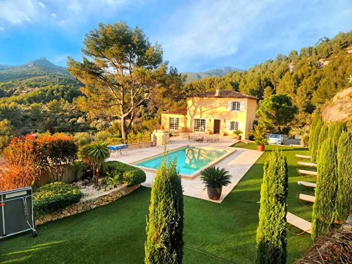 Maison à vendre - Allauch - 8 pièces - 5 chambres