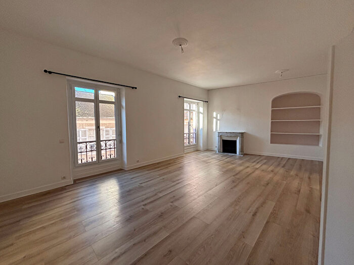 Appartement à louer - Pau, Centre-ville - 4 pièces - 3 chambres