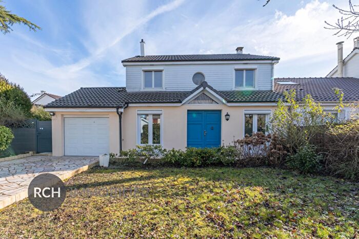 Maison à vendre - Le Mesnil-Saint-Denis - 7 pièces - 5 chambres