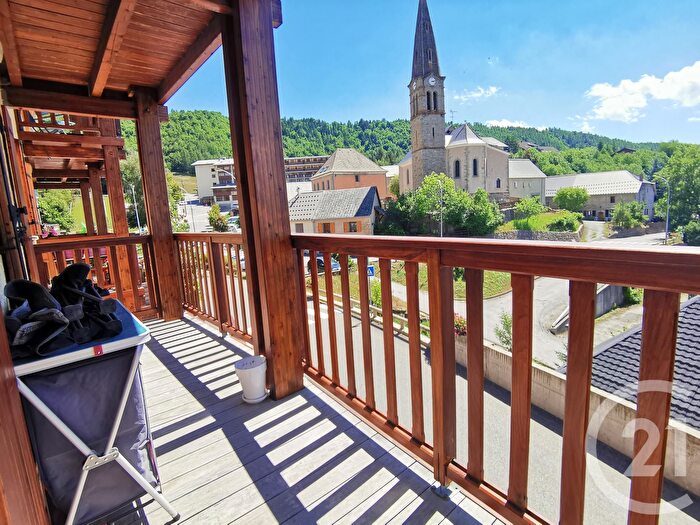 Appartement 4 pièces à Saint-Léger-les-Mélèzes, à louer