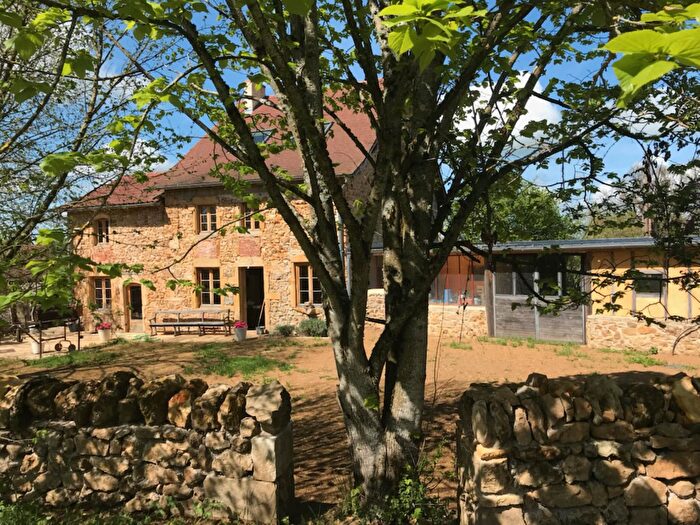 Maison à vendre - La Clayette - 7 pièces - 4 chambres