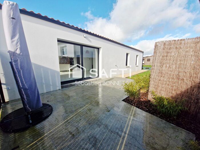 Maison à vendre - Saint-Vincent-sur-Graon - 5 pièces - 3 chambres