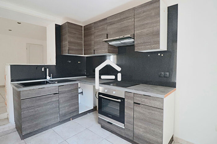 Maison à vendre - Eyguières - 8 pièces - 7 chambres