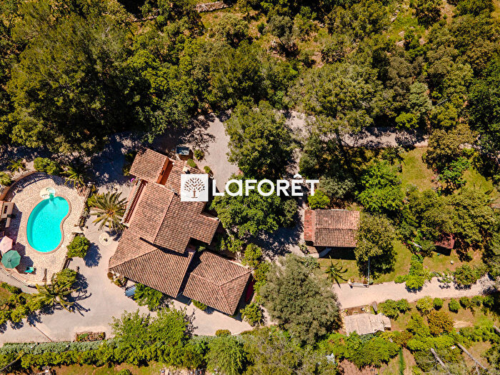 Maison à vendre - Cuers - 8 pièces - 5 chambres