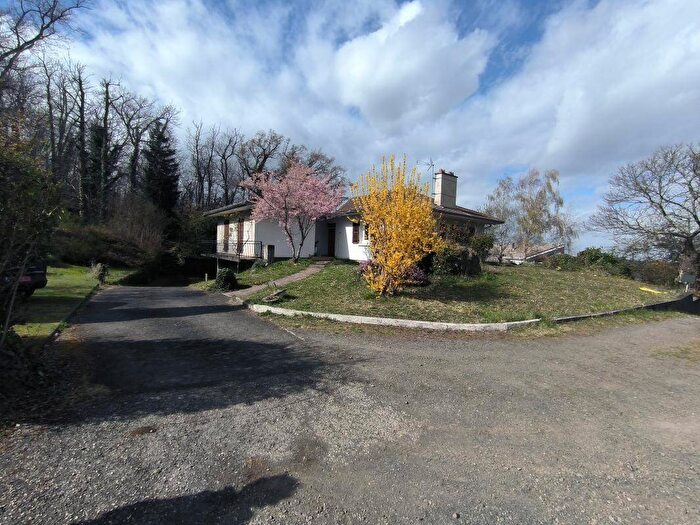 Maison à louer - Royat - 8 pièces - 6 chambres