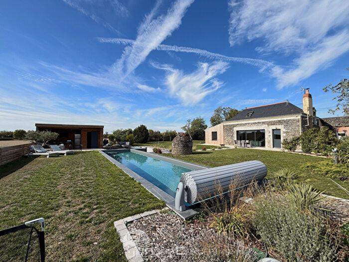 Saint-Jean-des-Mauvrets : Maison 5 pièces à vendre
