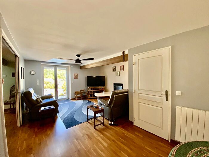 Maison à vendre - Montmorillon - 8 pièces - 3 chambres