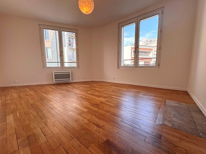 Appartement à louer - Garibaldi-Ottino-Porte de Saint Ouen, Saint-Ouen - 2 pièces - 1 chambre