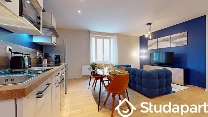 Appartement à louer - Le Bachut, Lyon ème arrondissement - 1 pièce - 2 chambres