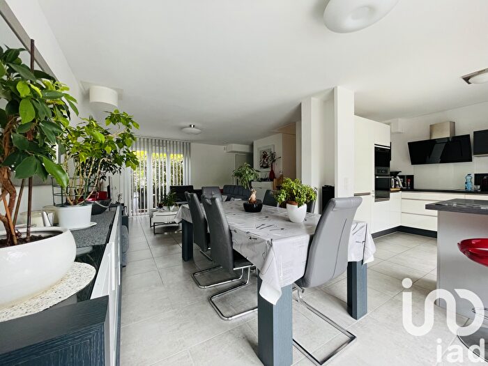 Maisons à vendre et appartements à louer - 1